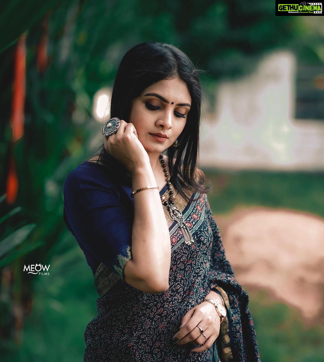 Gayathri Arun Instagram – Flaunt every shade of yourself🖤 📸 @meow_films ...