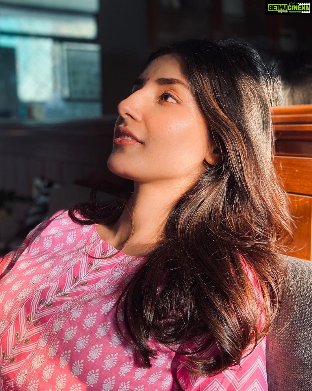 Harshita Gaur Instagram – Kuch toh log kahenge! #bindilove | Gethu Cinema