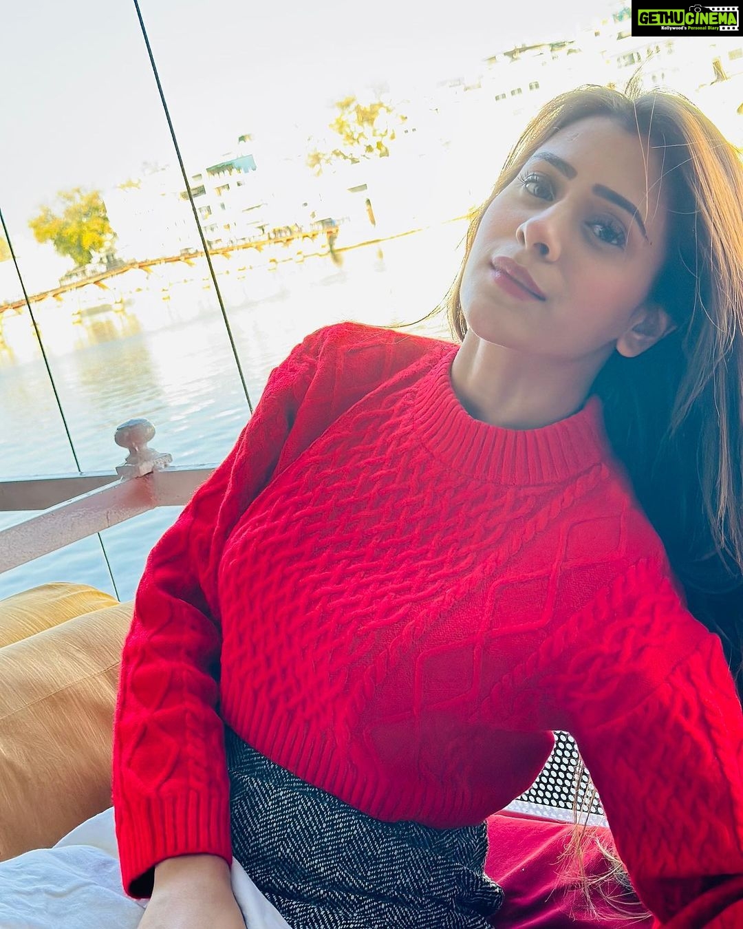 Hiba Nawab Instagram – Let your soul glow | Gethu Cinema