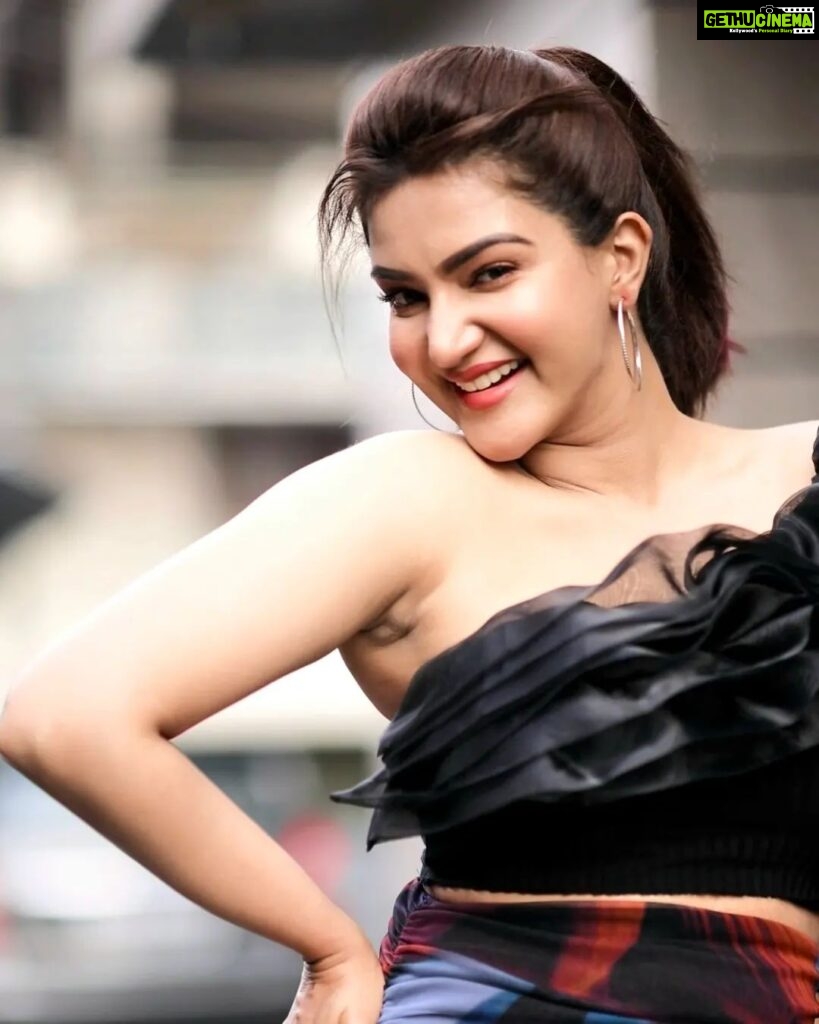 Actress Honey Rose HD Instagram Photos and Wallpapers February 2023 ...