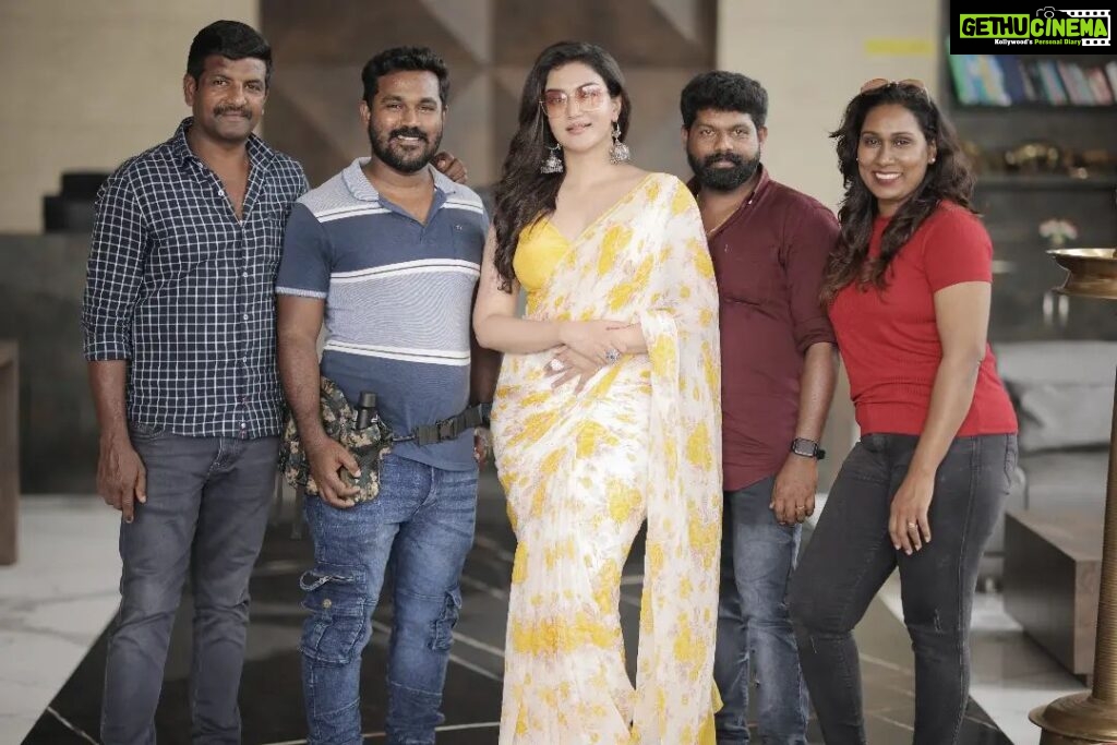 Actress Honey Rose HD Photos and Wallpapers February 2023 - Gethu Cinema