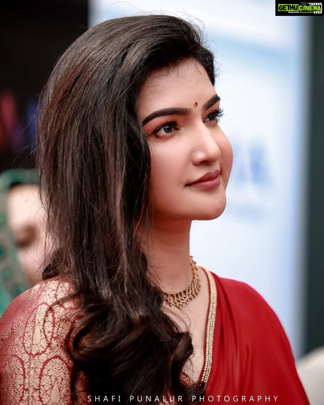 Actress Honey Rose HD Photos and Wallpapers December 2022 - Gethu Cinema