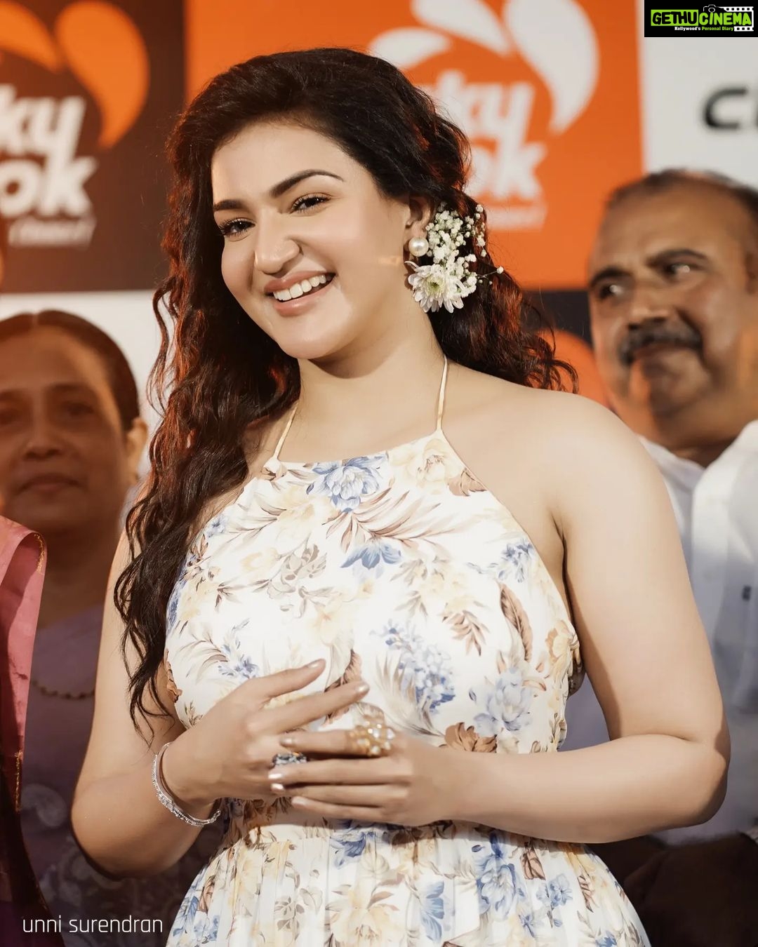 Actress Honey Rose HD Photos and Wallpapers December 2022 - Gethu Cinema