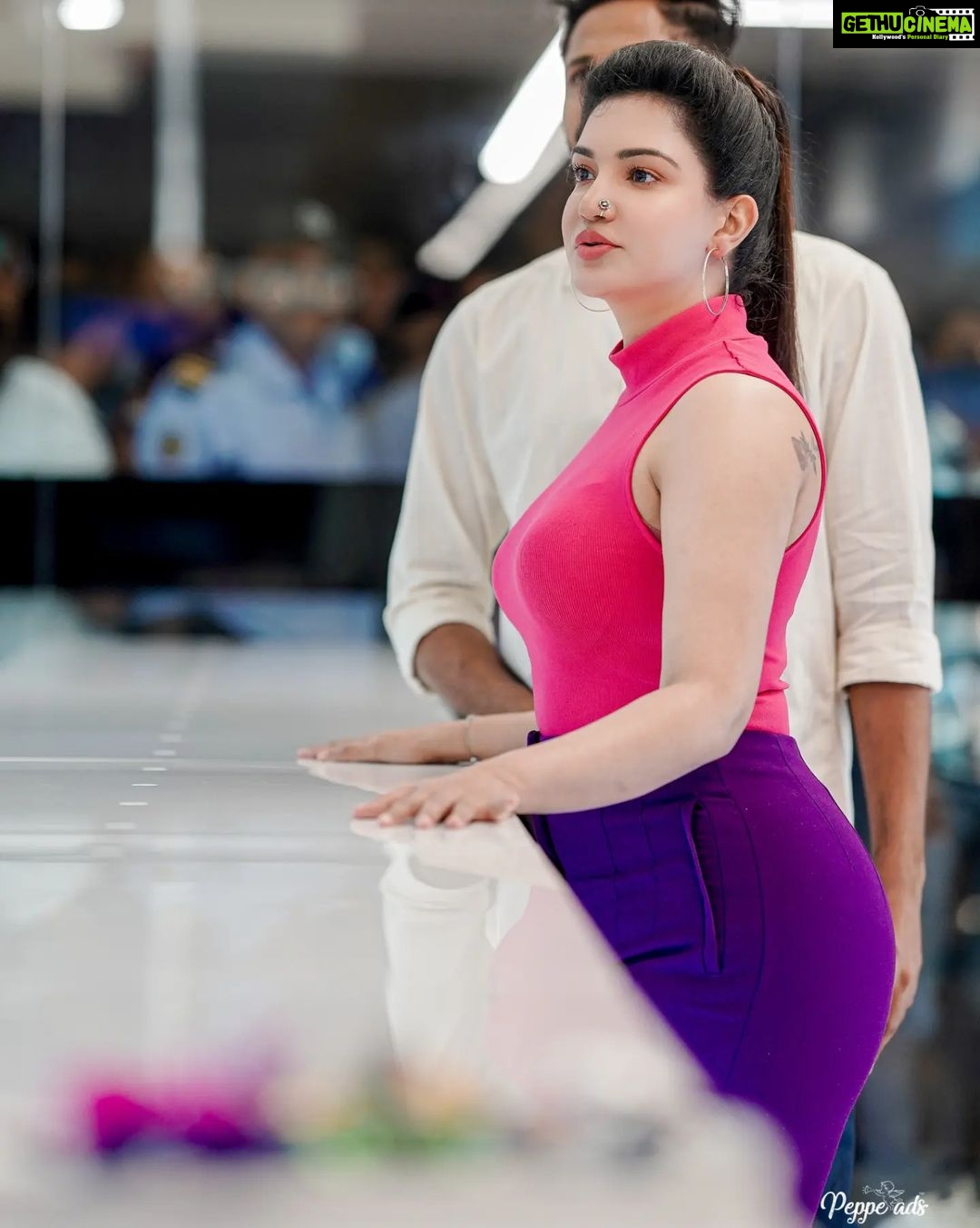 Actress Honey Rose HD Instagram Photos and Wallpapers November 2022 ...