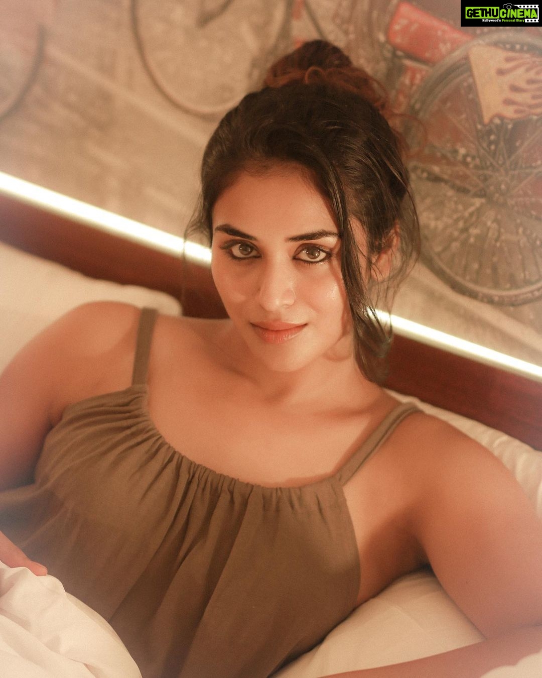 Actress Indhuja Ravichandran HD Photos and Wallpapers September 2022 - Gethu Cinema