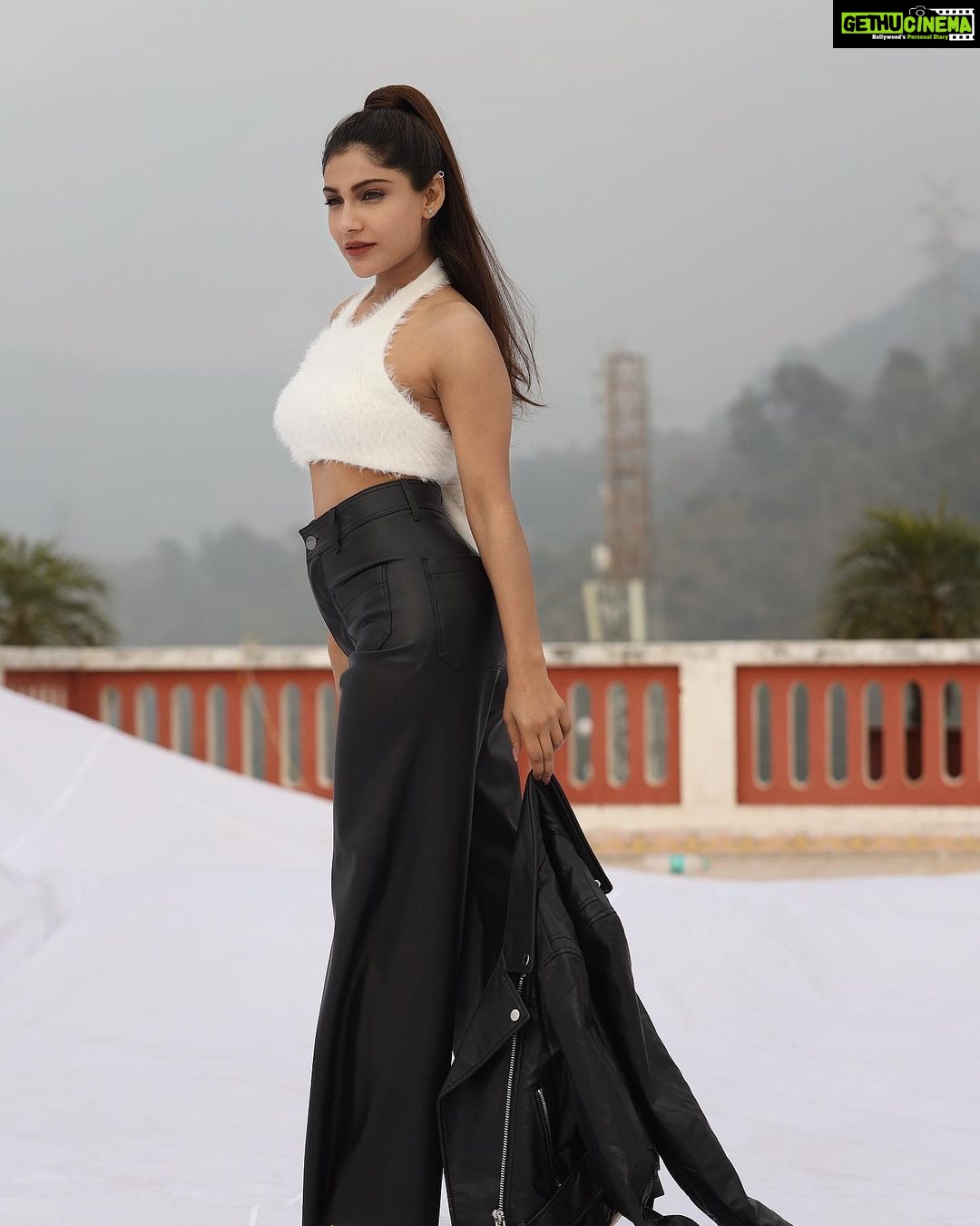 Ishita Raj Sharma Instagram – 🤍🖤 | Gethu Cinema