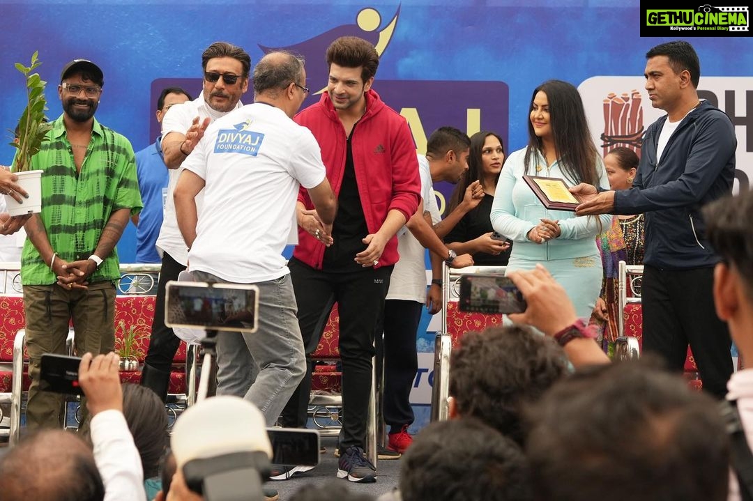 Actor Karan Kundrra HD Photos and Wallpapers December 2022 - Gethu Cinema