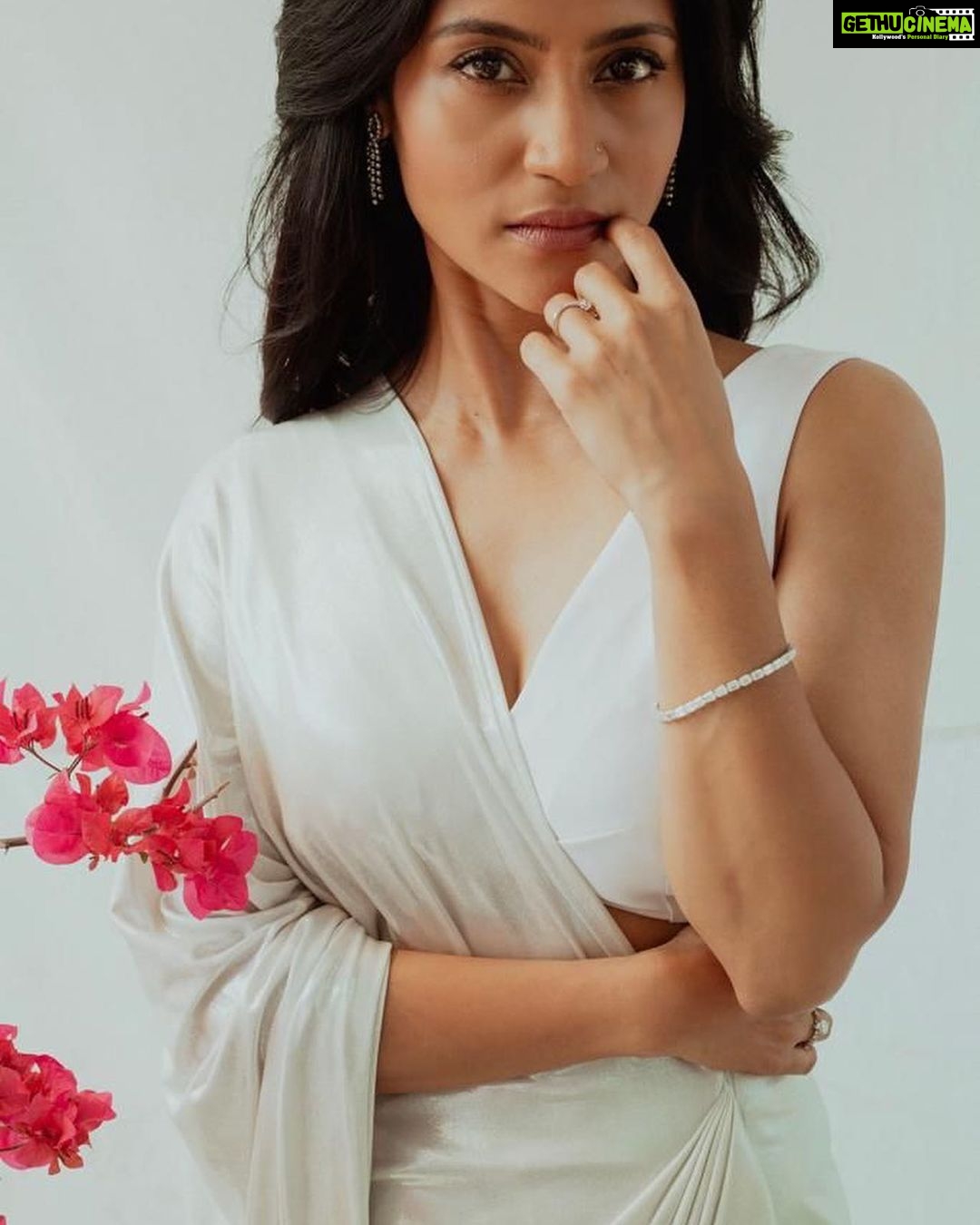 Actress Konkona Sen Sharma HD Instagram Photos and Wallpapers May 2023 | Gethu Cinema