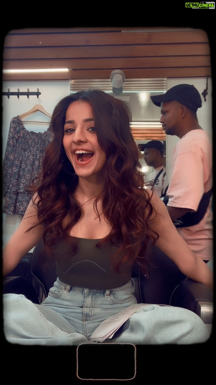 Mahima Makwana Instagram – shenanigans of getting ready #LosingSanityInTheVanity #WaitWhat # ...