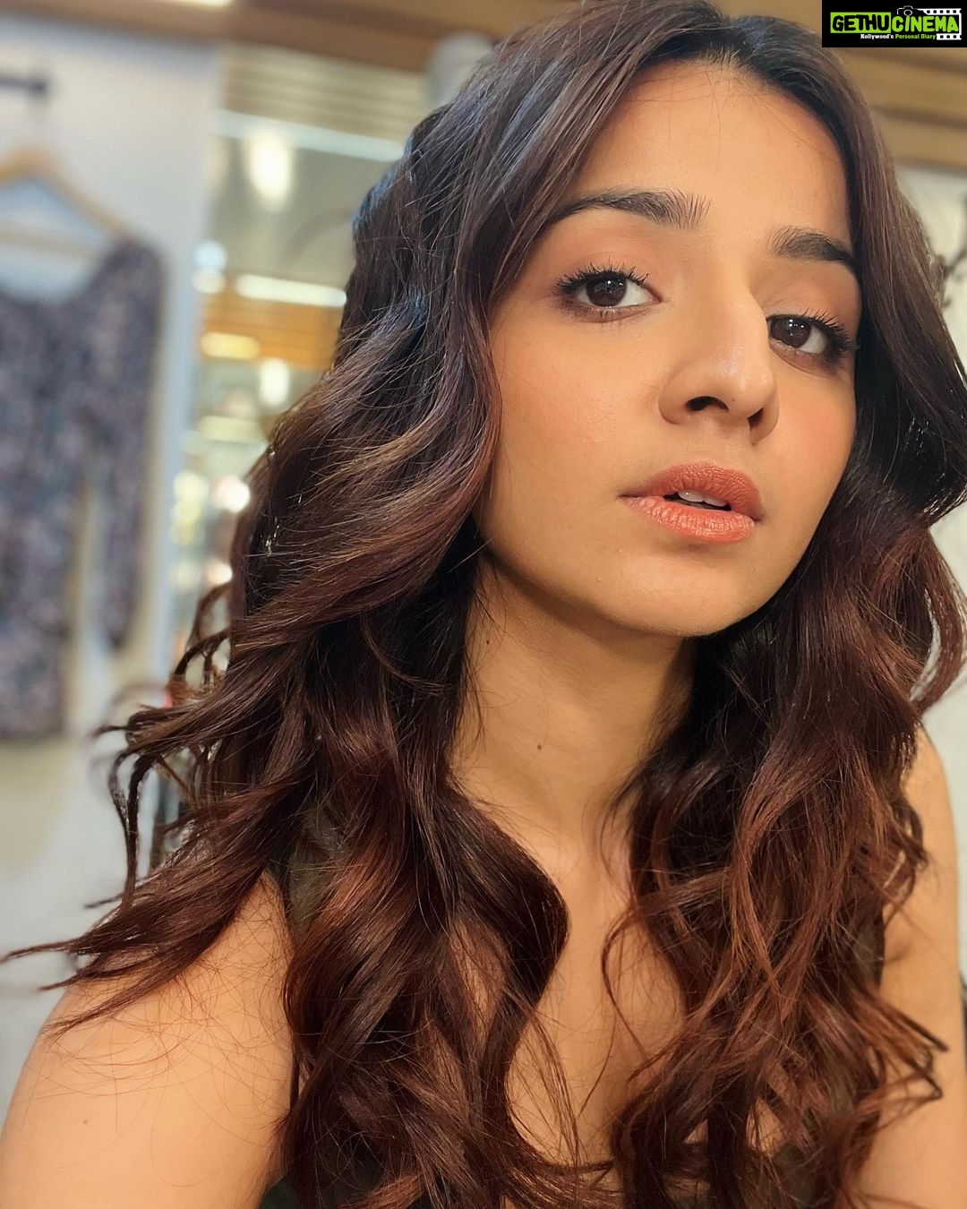 Actress Mahima Makwana HD Photos and Wallpapers April 2023 - Gethu Cinema