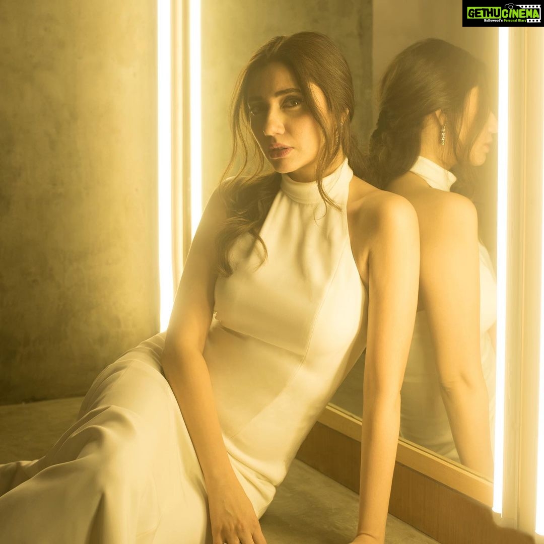 Mahira Khan Instagram – I’d rather be at the beach. 𝐾𝑖𝑑𝑑𝑖𝑛𝑔. 𝑂𝑓𝑐𝑜𝑢𝑟𝑠𝑒 ...