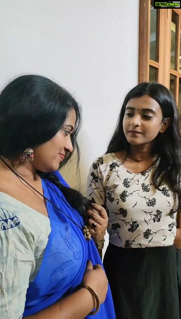 Manju Pathrose Instagram - രാവിൽ വീണ നാദം പോലെ... - Gethu Cinema