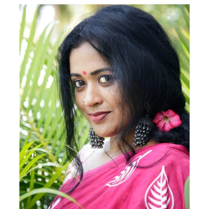 Actress Manju Pathrose HD Photos and Wallpapers April 2023 - Gethu Cinema