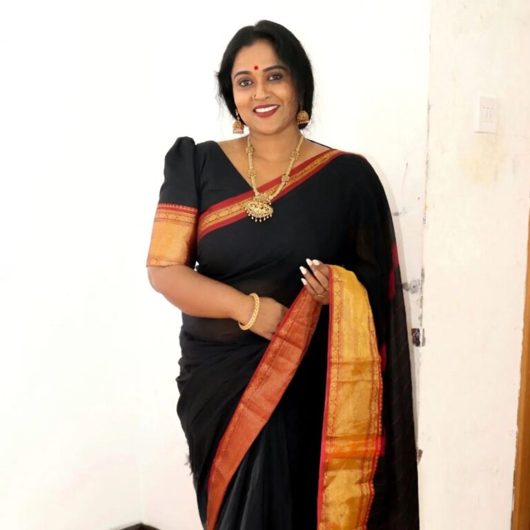 Actress Manju Pathrose HD Instagram Photos and Wallpapers January 2023 ...