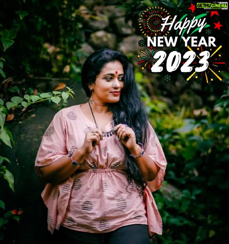Actress Manju Pathrose HD Instagram Photos and Wallpapers January 2023 ...