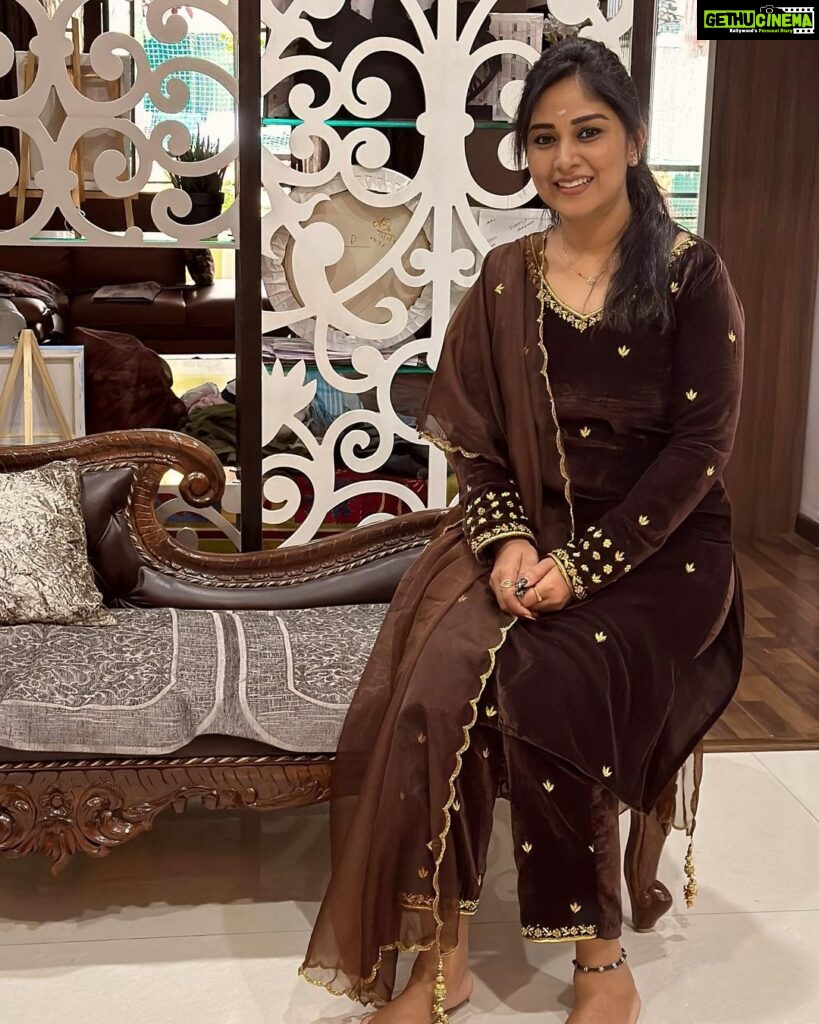 Actress Manjula Paritala HD Instagram Photos and Wallpapers February ...