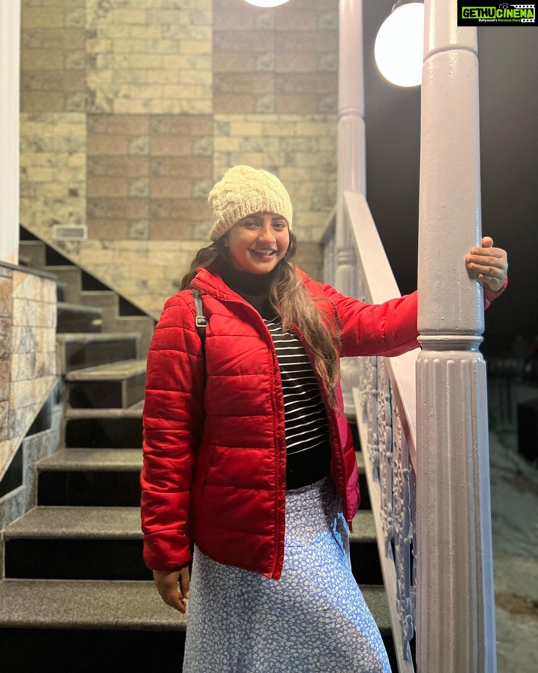 Actress Meera Deosthale HD Instagram Photos and Wallpapers April 2022 ...