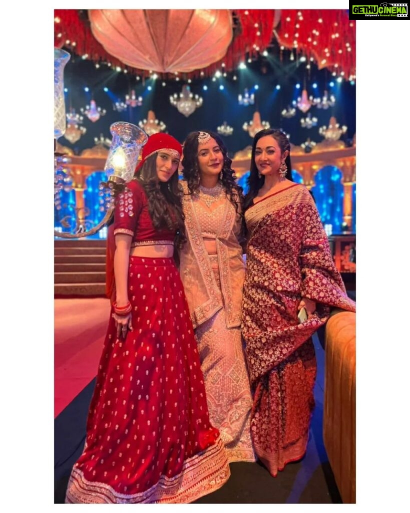 Actress Meera Deosthale HD Photos and Wallpapers August 2022 - Gethu Cinema