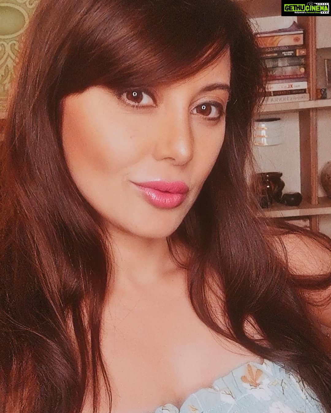 Minissha Lamba Instagram – Happy Monday! | Gethu Cinema