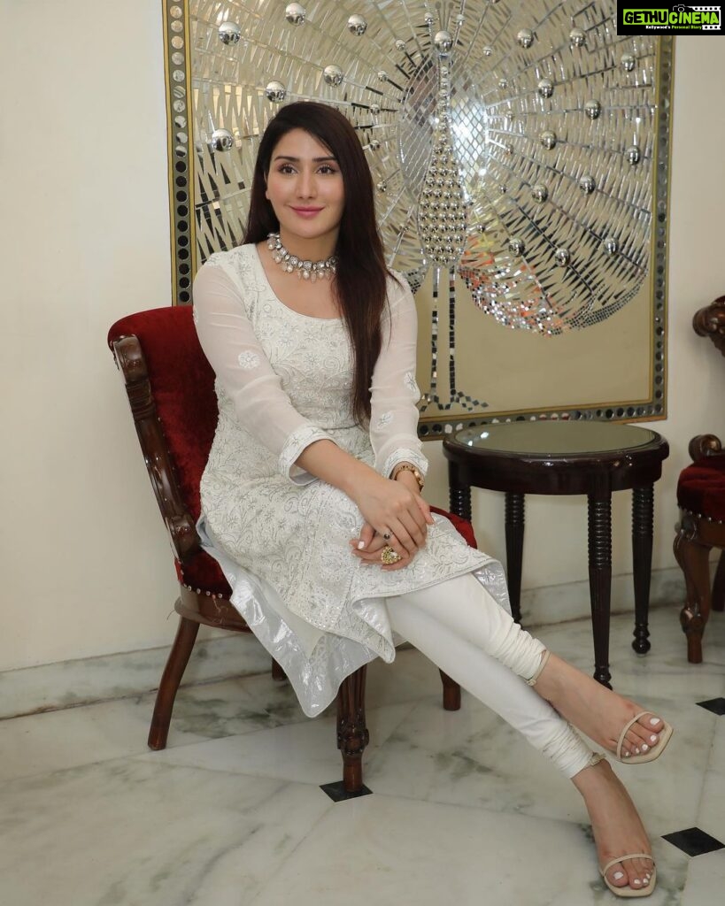 Actress Monica Sharma HD Instagram Photos and Wallpapers August 2022 ...