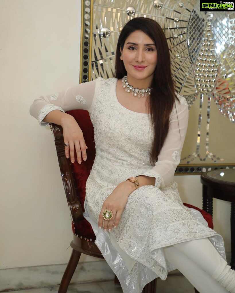 Actress Monica Sharma HD Instagram Photos and Wallpapers August 2022 ...