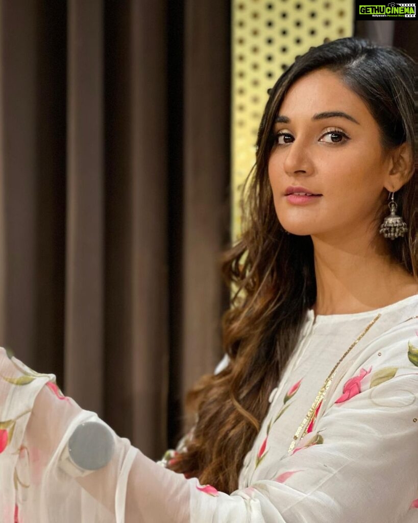 Actress Mukti Mohan HD Instagram Photos and Wallpapers August 2022 ...