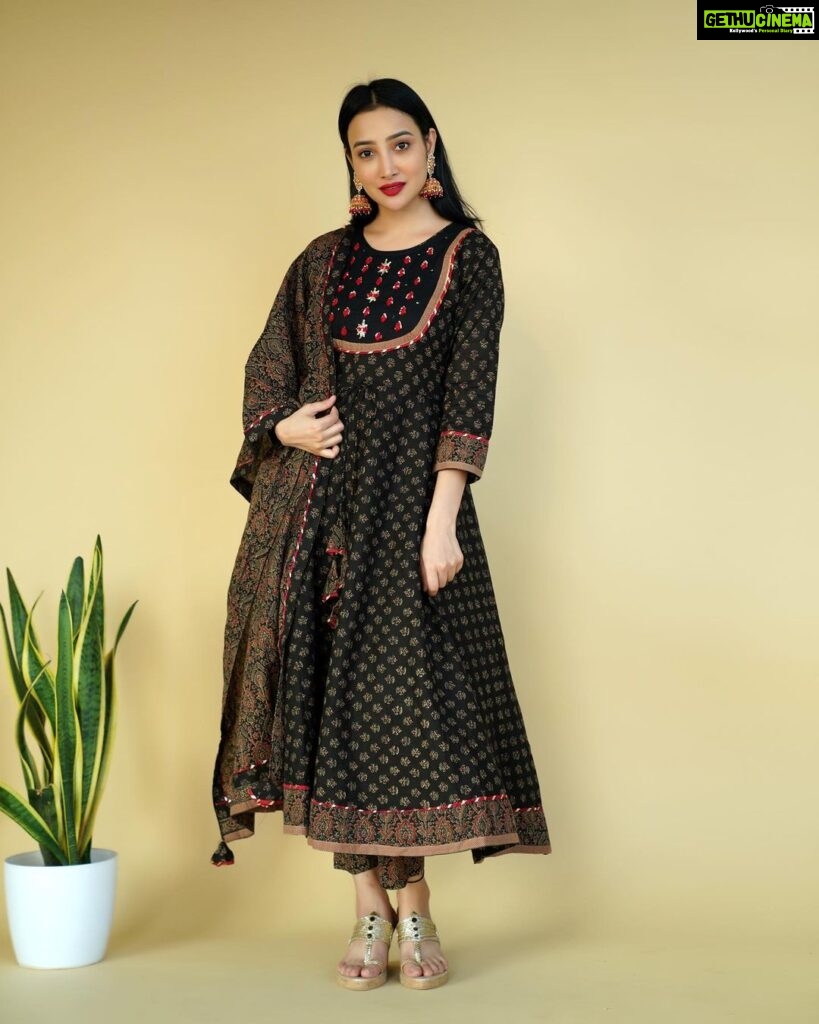 Actress Nalini Negi HD Instagram Photos and Wallpapers March 2022 ...
