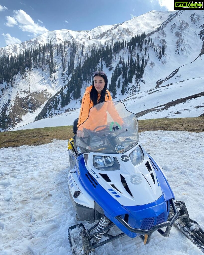 Actress Nalini Negi HD Photos and Wallpapers April 2022 - Gethu Cinema