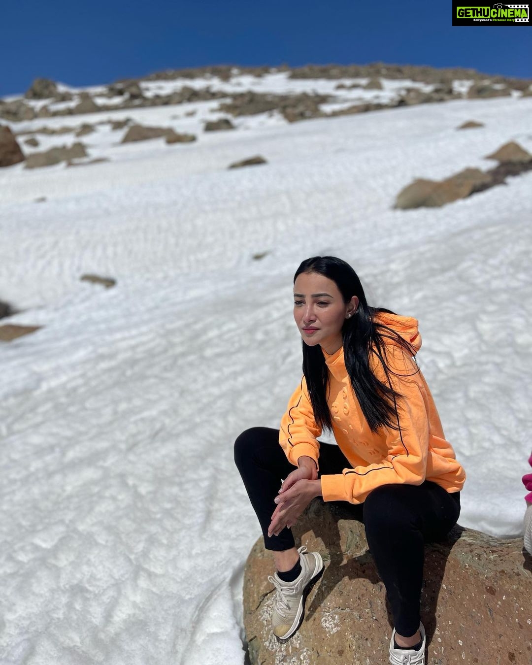 Actress Nalini Negi HD Instagram Photos and Wallpapers April 2022 ...