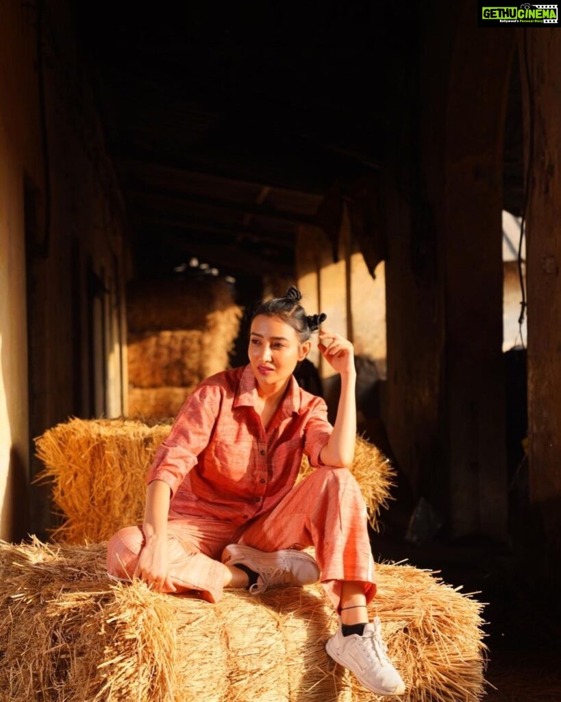 Actress Nalini Negi HD Photos and Wallpapers April 2022 - Gethu Cinema