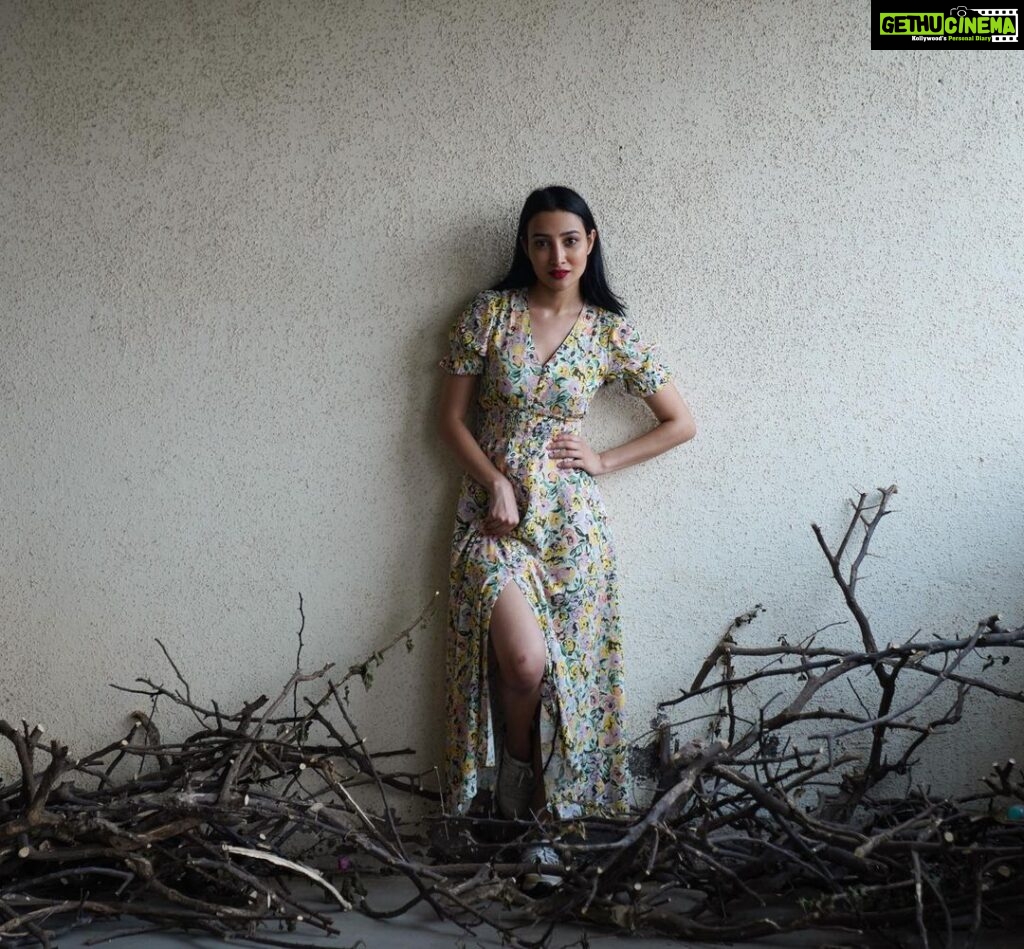 Actress Nalini Negi HD Photos and Wallpapers April 2022 - Gethu Cinema