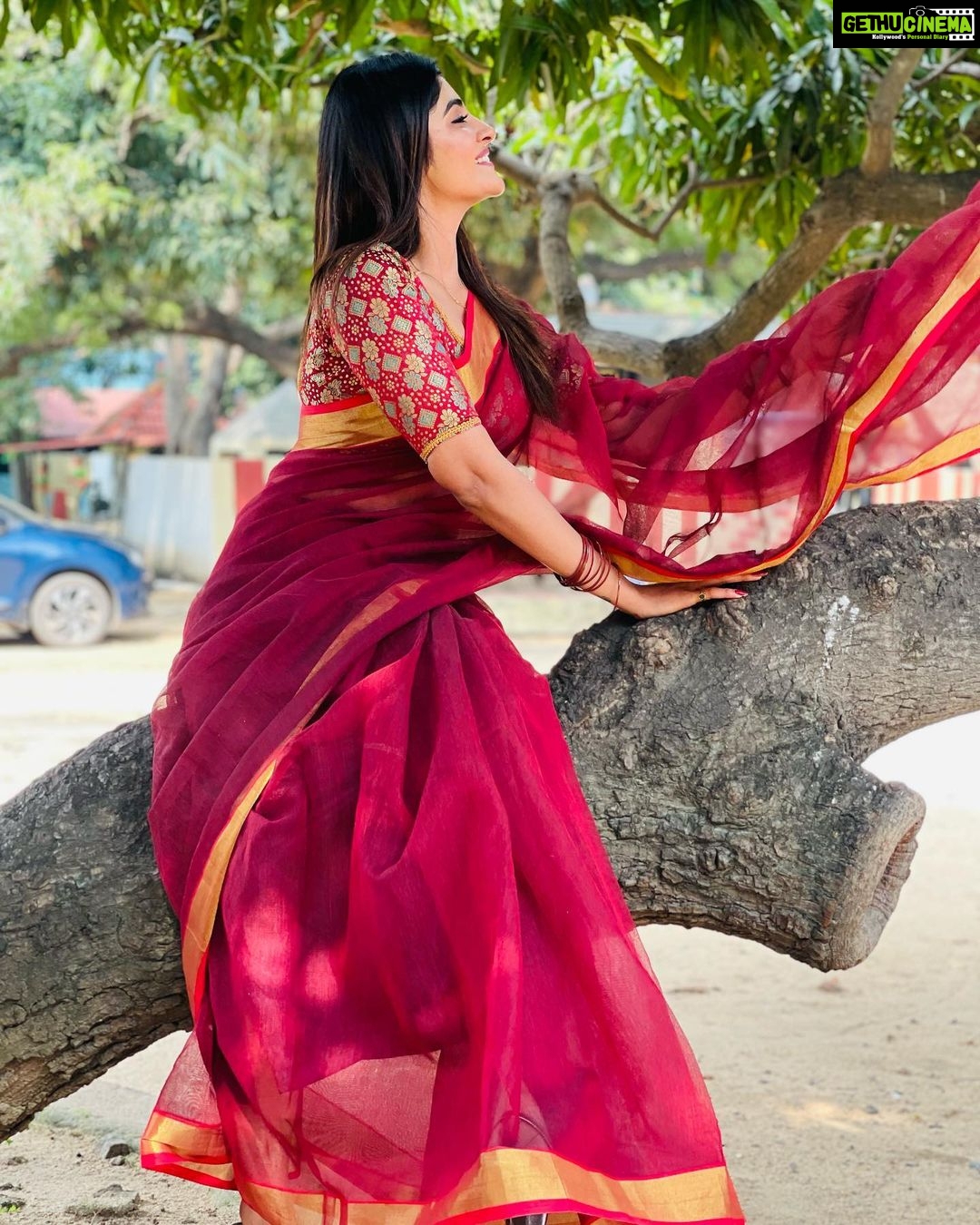 Actress Nimeshika Radhakrishnan HD Photos and Wallpapers December 2022 ...