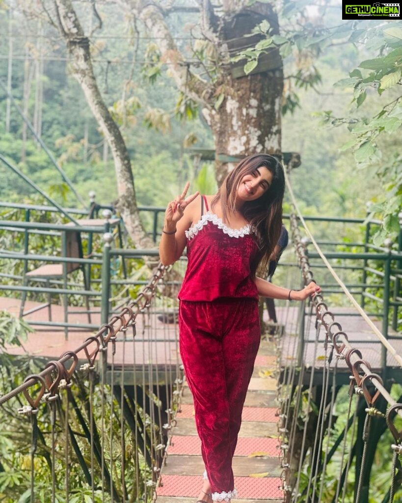 Actress Nimeshika Radhakrishnan HD Instagram Photos and Wallpapers ...