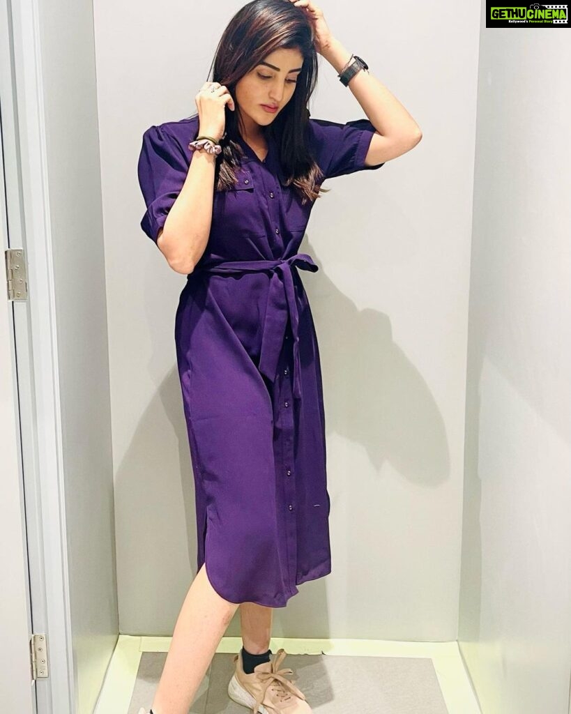 Actress Nimeshika Radhakrishnan HD Instagram Photos and Wallpapers ...