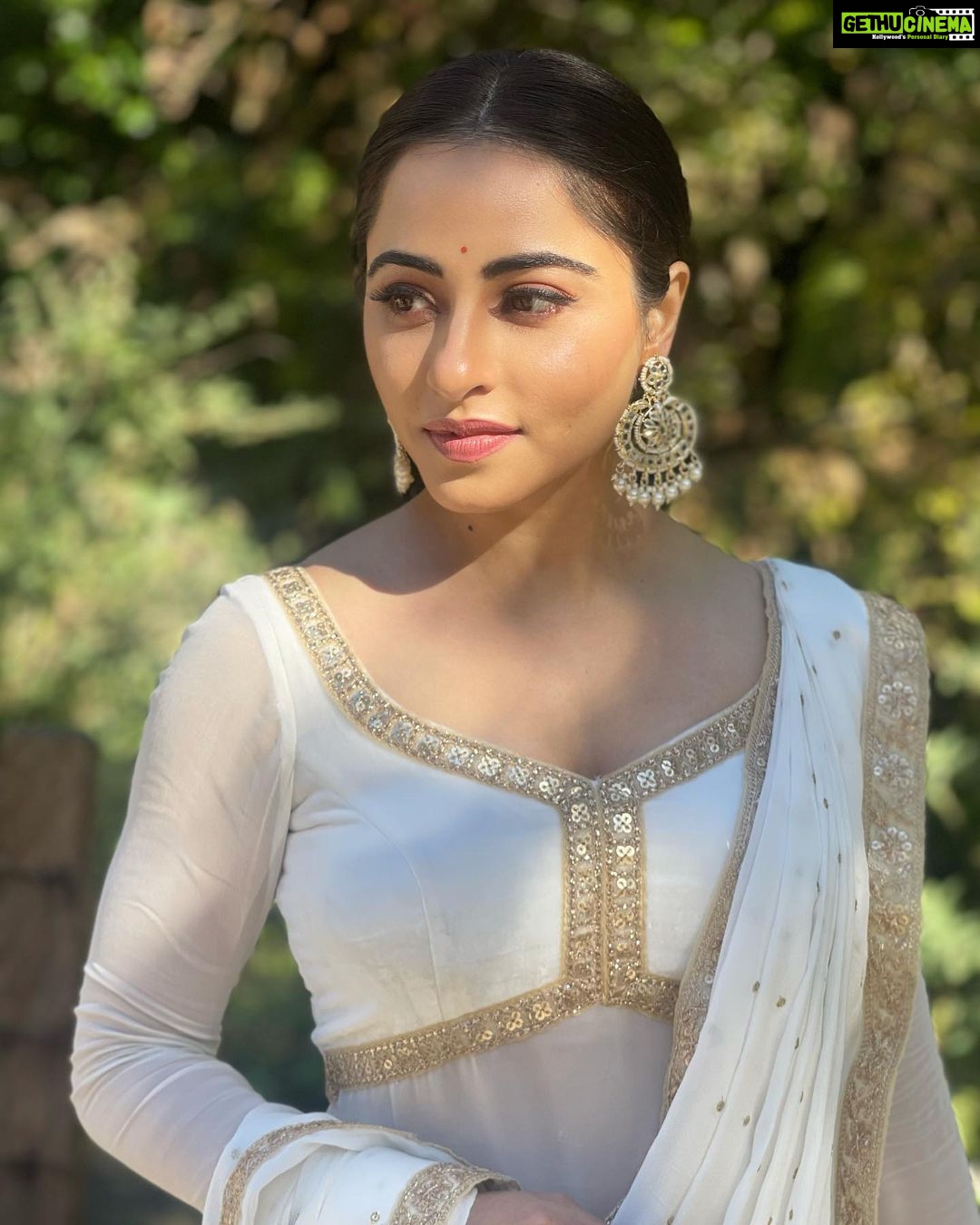 Actress Niyati Fatnani HD Instagram Photos and Wallpapers February 2023 ...