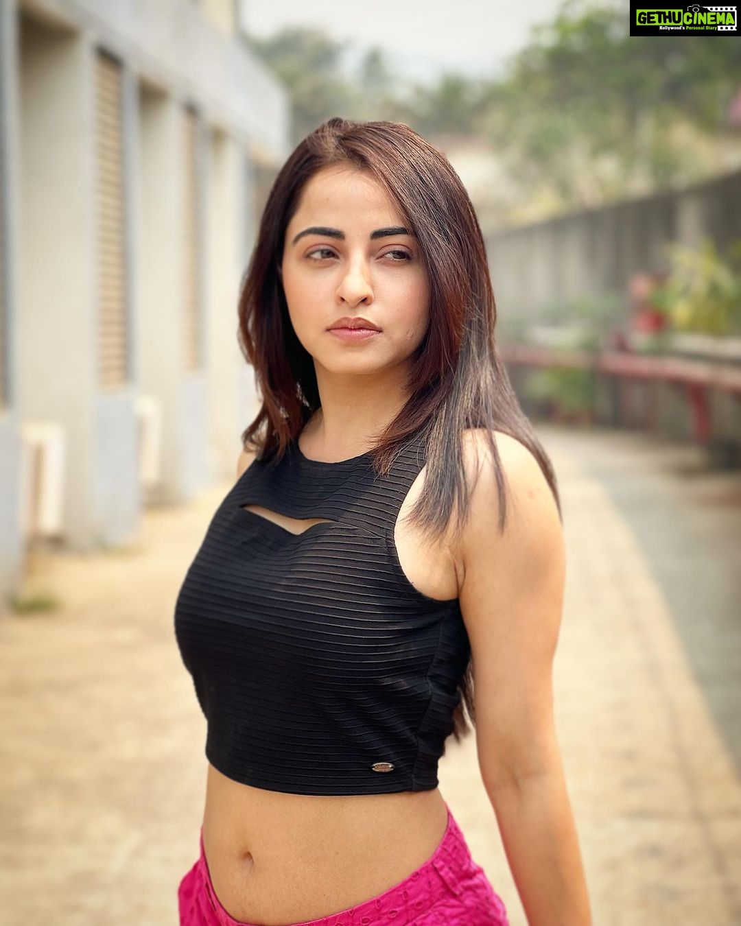 Actress Niyati Fatnani HD Photos and Wallpapers May 2023 - Gethu Cinema