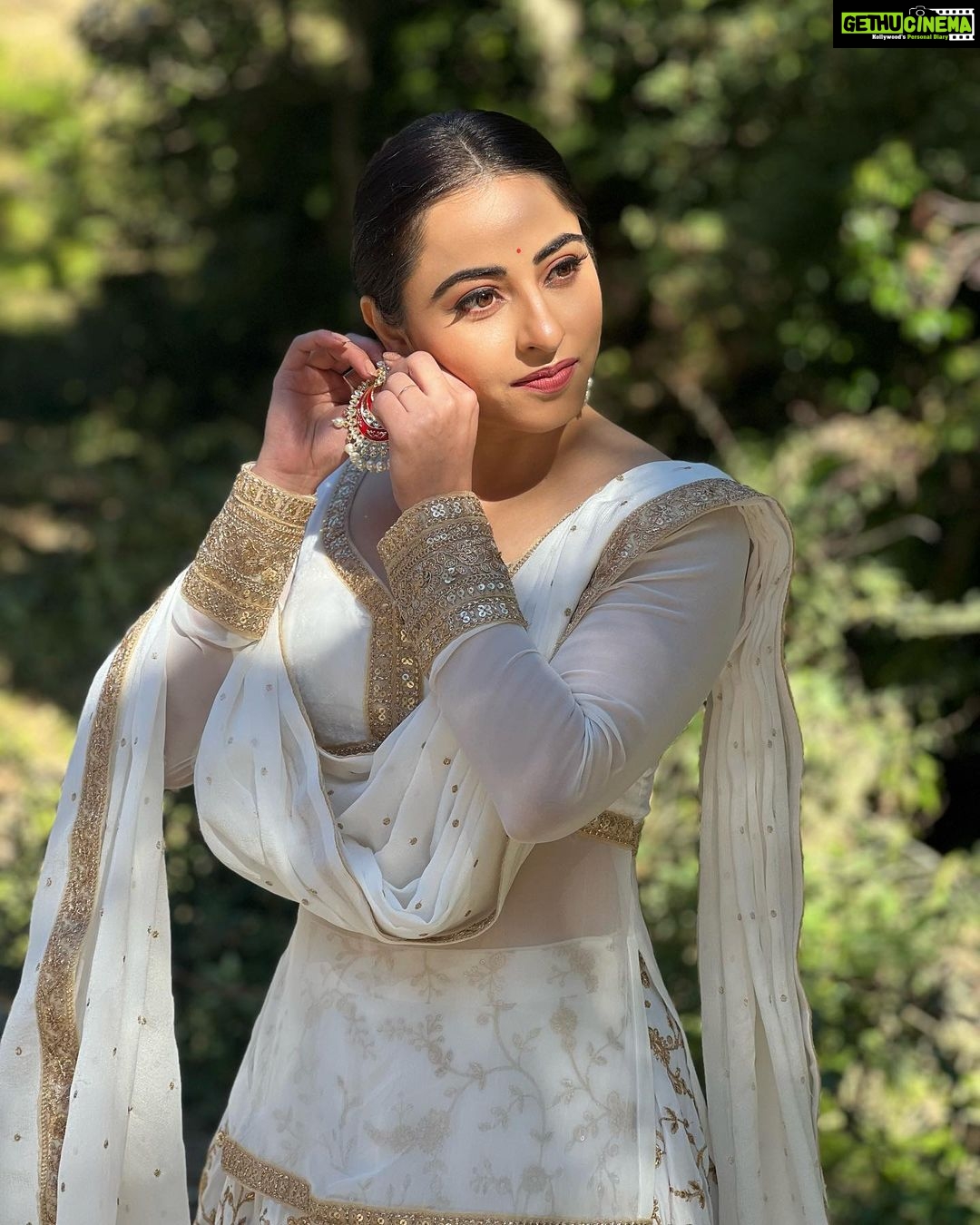Actress Niyati Fatnani HD Instagram Photos and Wallpapers February 2023 ...