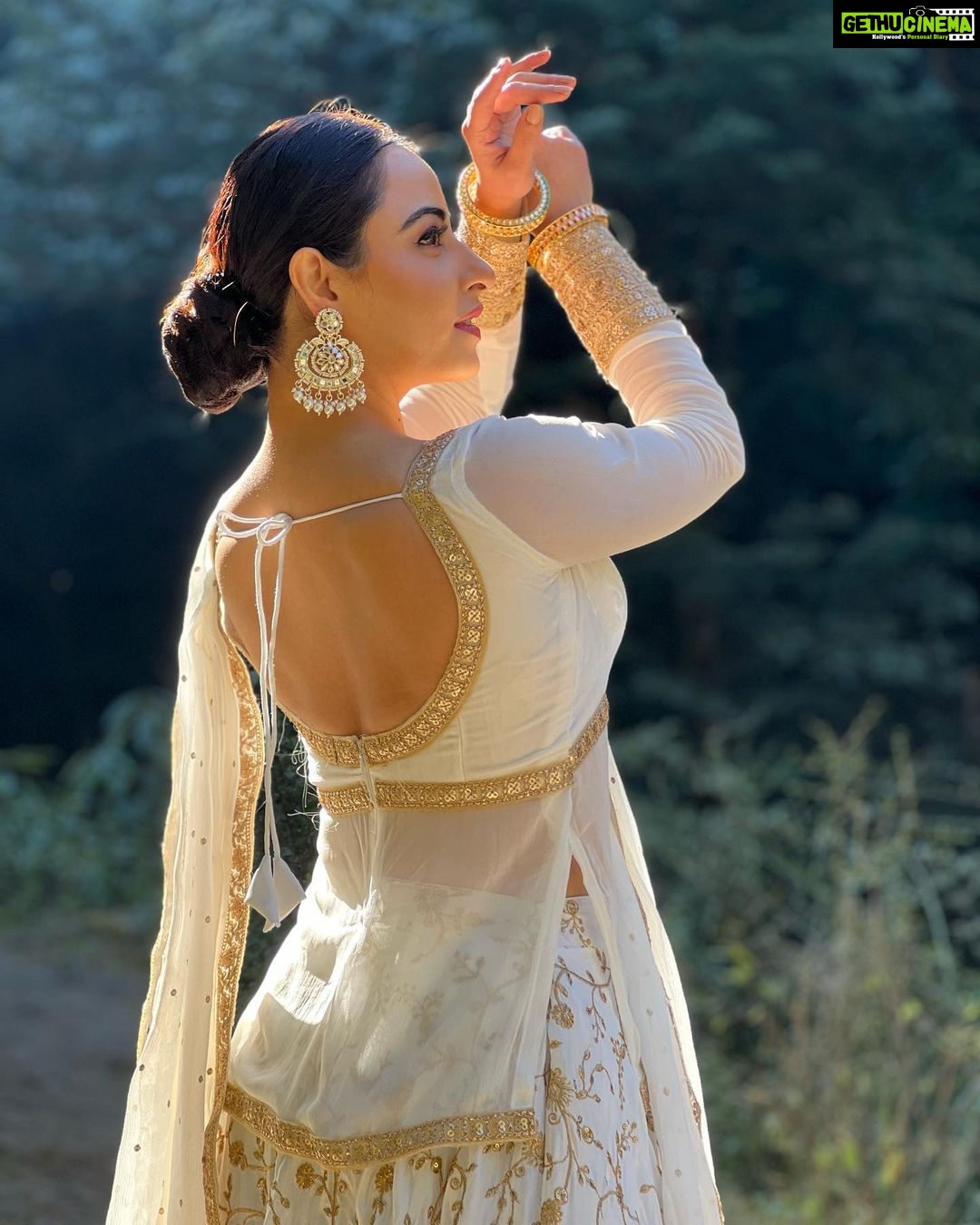 Actress Niyati Fatnani HD Instagram Photos and Wallpapers February 2023 ...