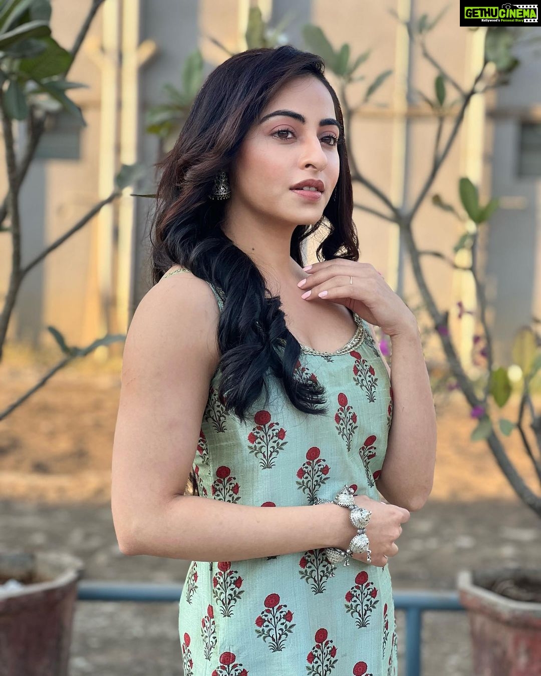 Actress Niyati Fatnani HD Instagram Photos and Wallpapers January 2023 | Gethu Cinema