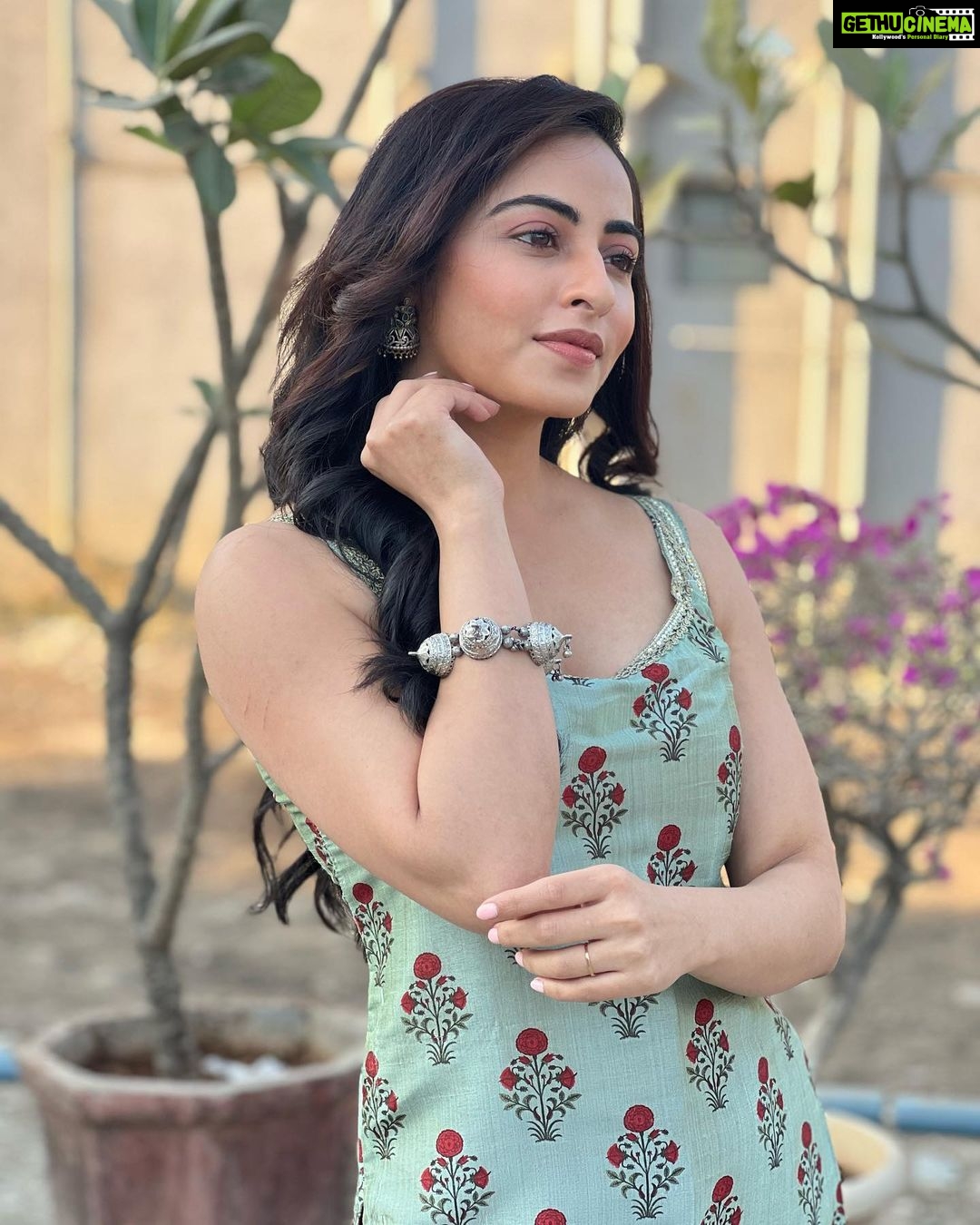 Actress Niyati Fatnani HD Instagram Photos and Wallpapers January 2023 | Gethu Cinema