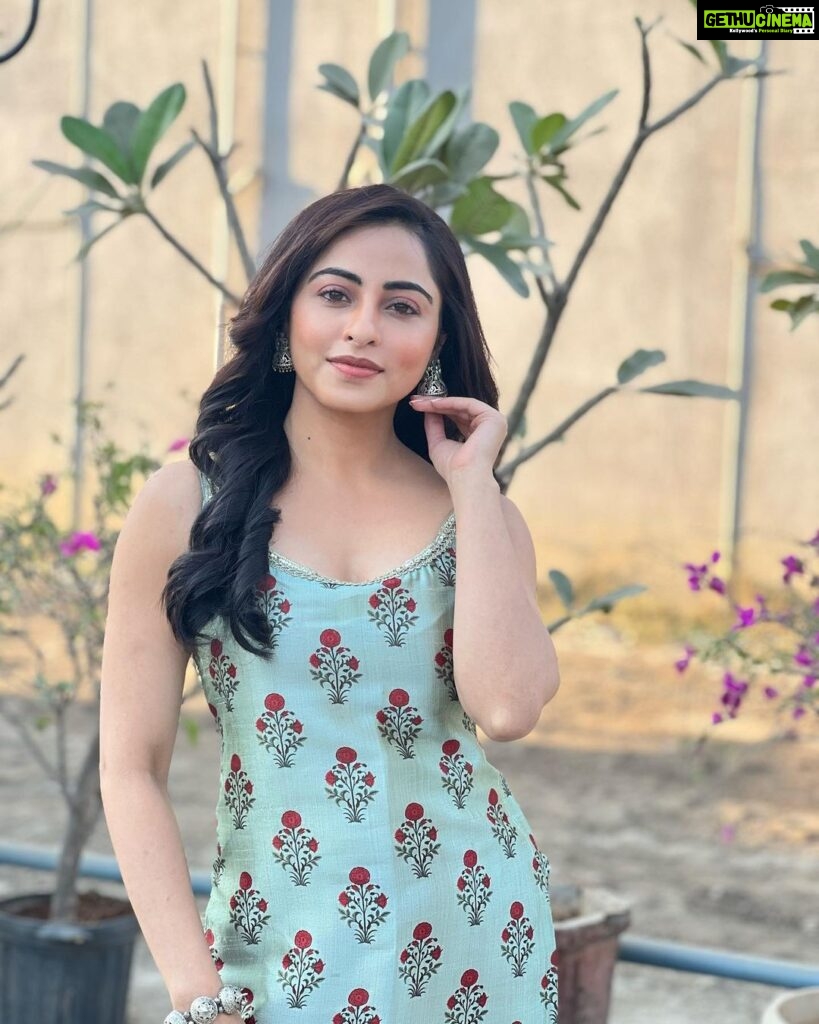 Actress Niyati Fatnani HD Instagram Photos and Wallpapers January 2023 | Gethu Cinema