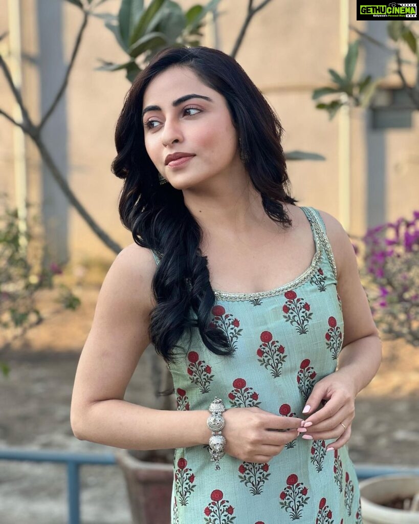 Actress Niyati Fatnani HD Instagram Photos and Wallpapers January 2023 | Gethu Cinema