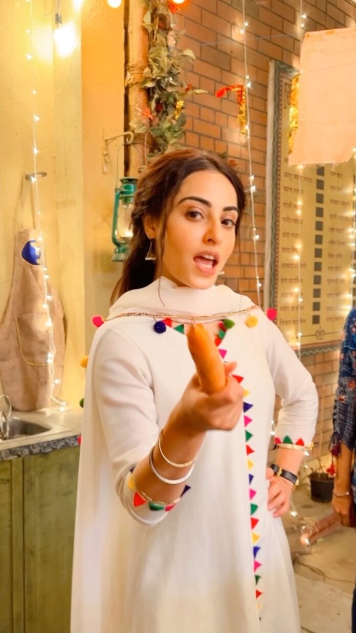 Actress Niyati Fatnani HD Photos and Wallpapers July 2022 - Gethu Cinema