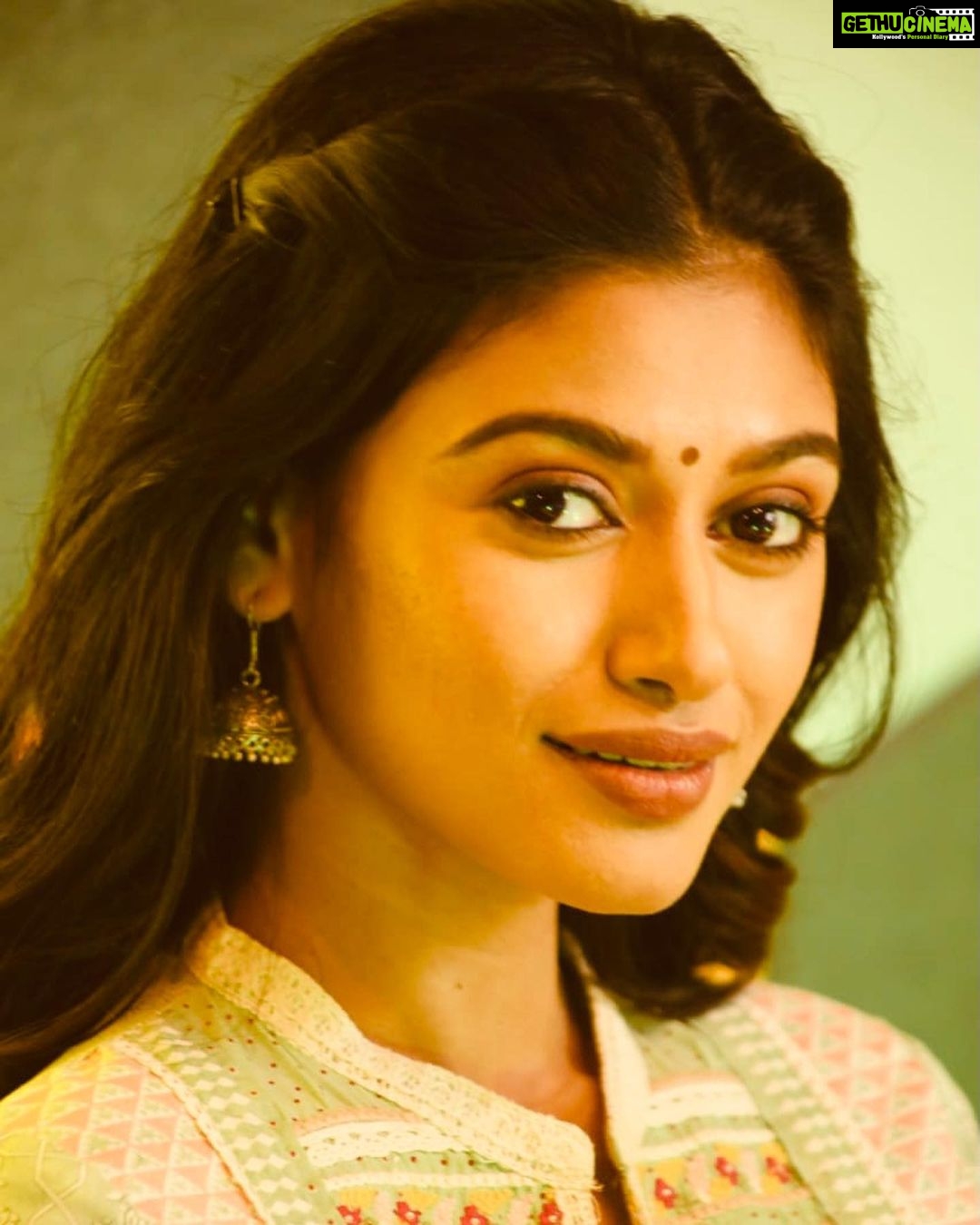 Oviya Instagram – Makeup : @anupama.krishnamachari Hair : @jamunadevraj ...