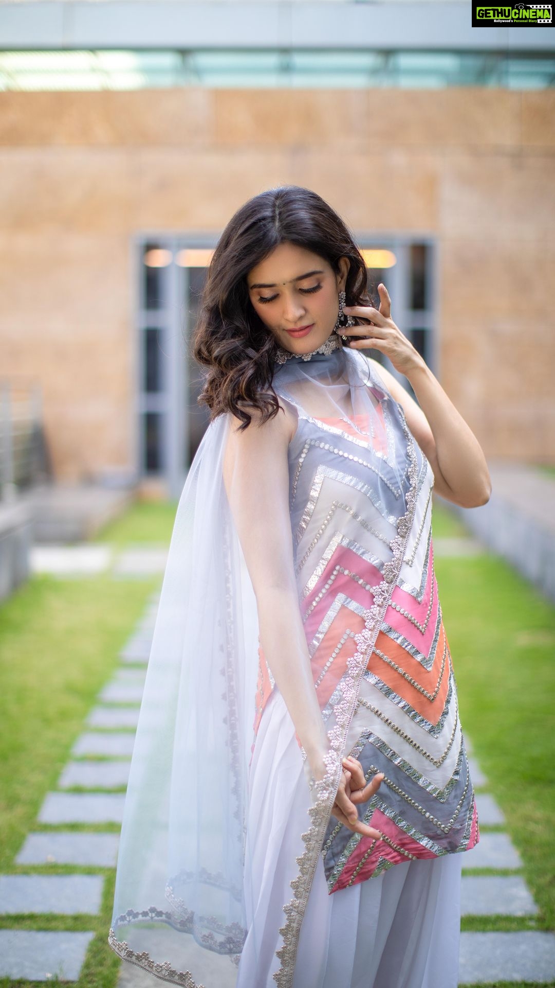 Actress Pankhuri Awasthy Rode HD Instagram Photos and Wallpapers ...