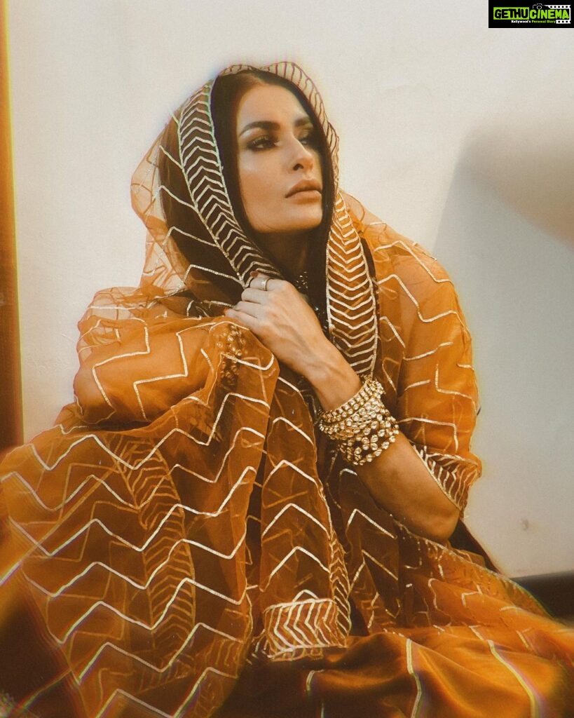 Pavitra Punia Instagram - 🌺 🧿 Outfit : @bunaai Jewels : @maejewellery ...