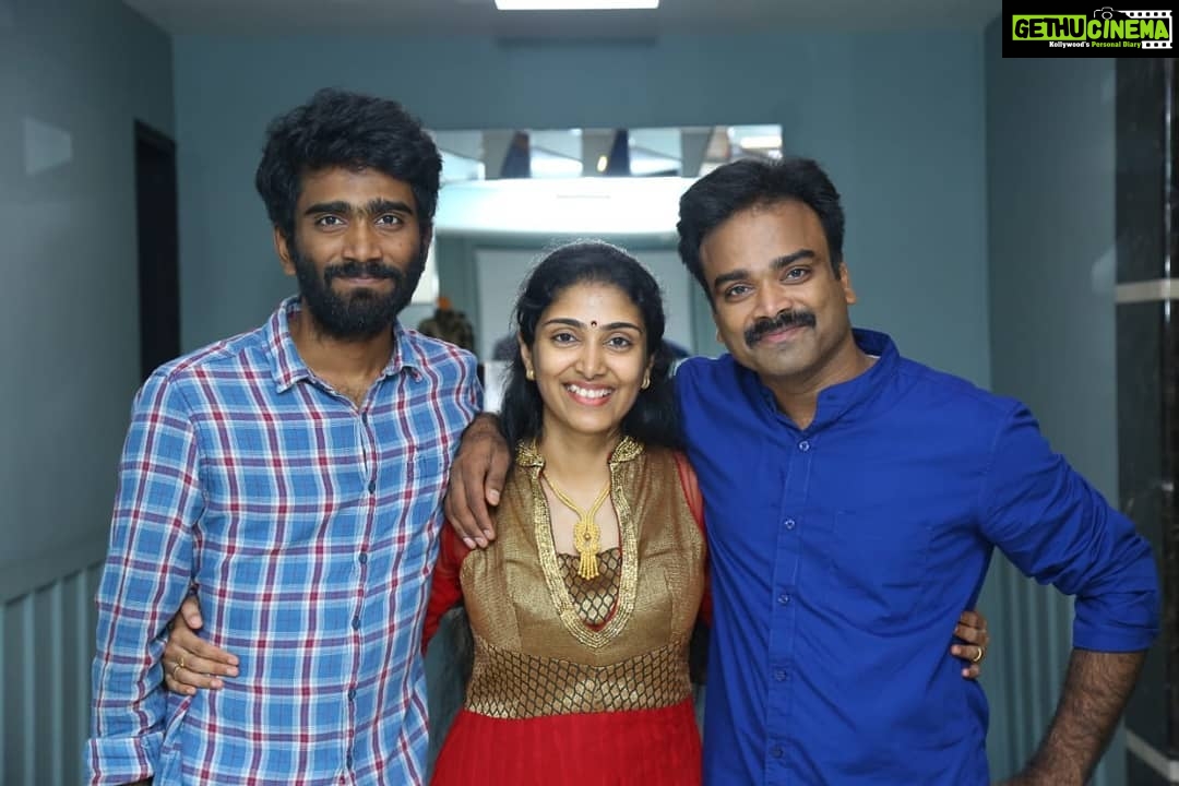 Pradeep Ranganathan Instagram – The family 😊 Amma Appa Anna Akka 😊 ...