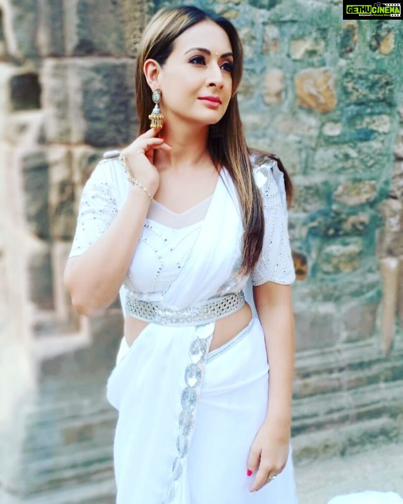 Preeti Jhangiani Instagram - Things to do this #sunday #sundayinbed ...