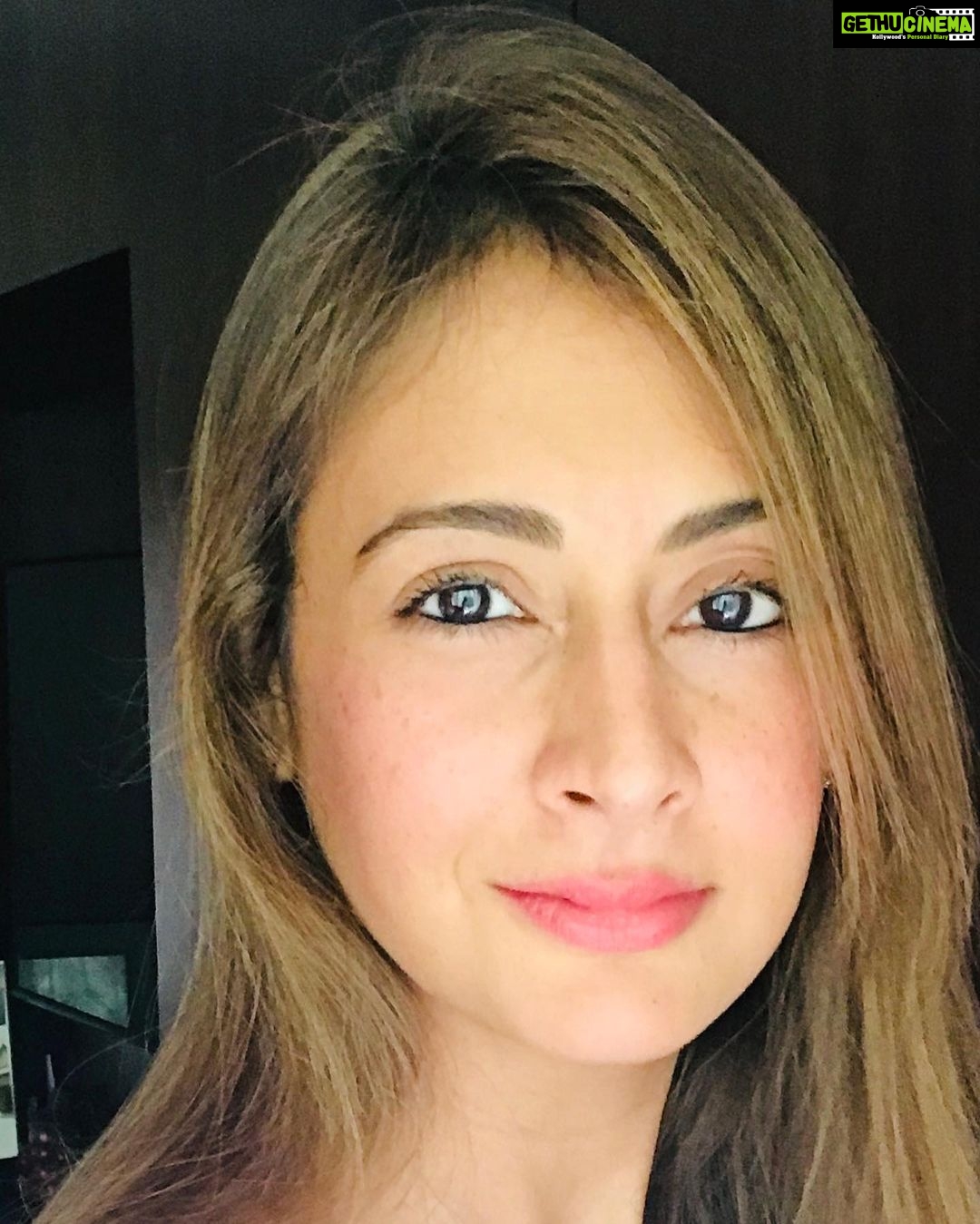 Preeti Jhangiani Instagram – New obsession #peachlips #peachlipstick ...