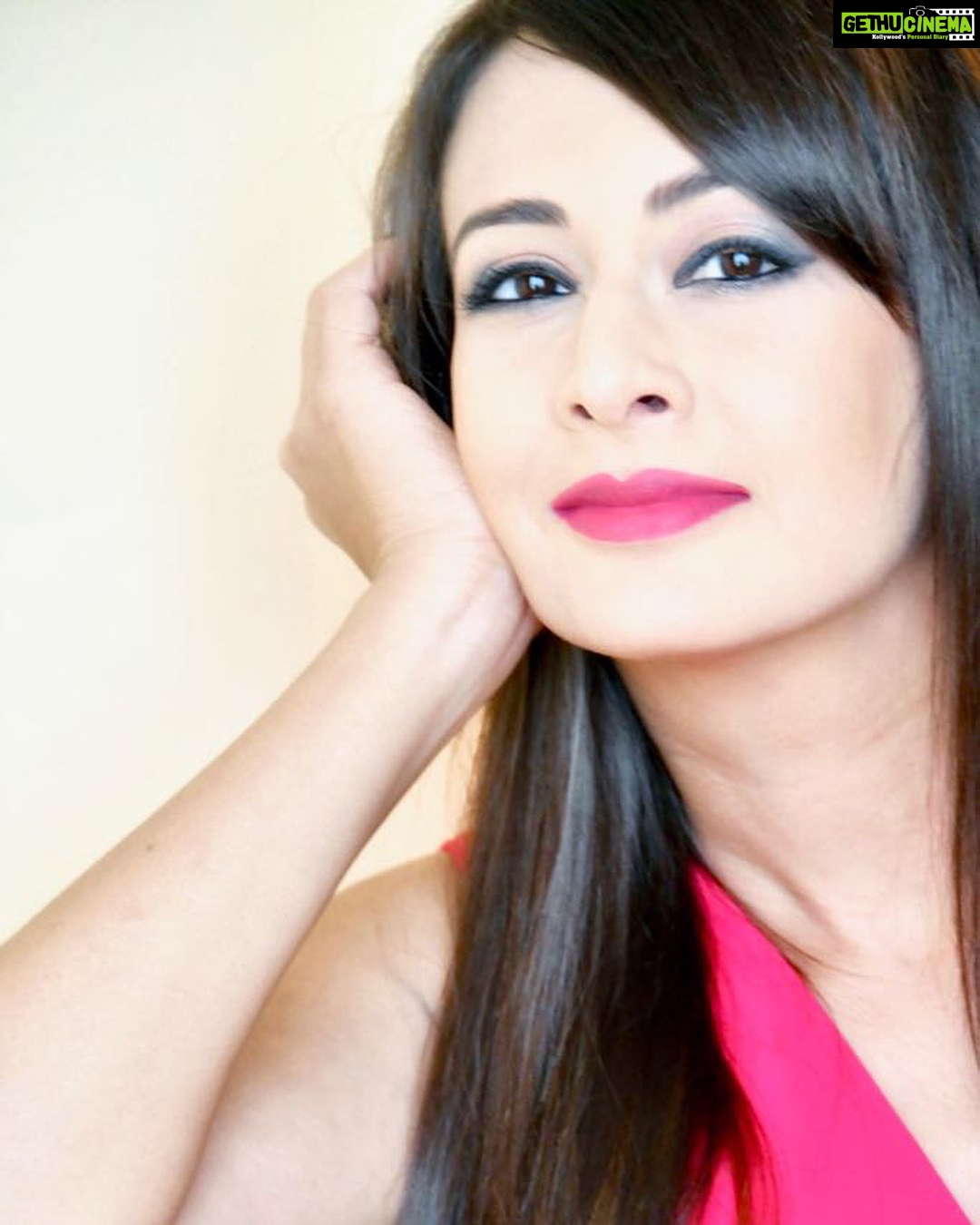 Preeti Jhangiani Instagram – Pink is the mood today #lovepink #thursday ...